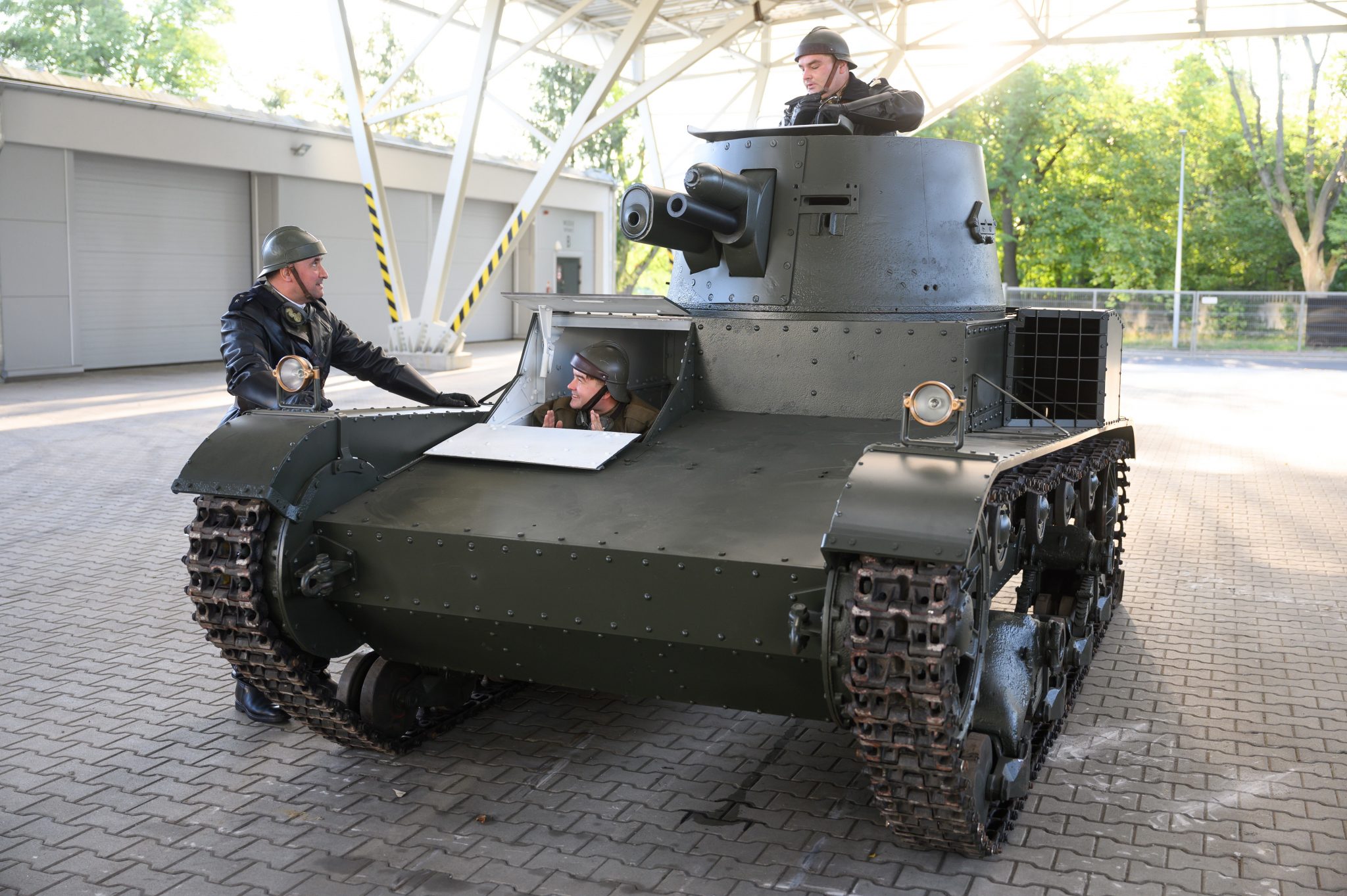 Odbudowany czołg Vickers E w Poznaniu - Info&Tips